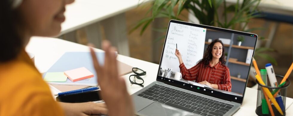 La formation à distance pour reconversion : 5 raisons de la choisir